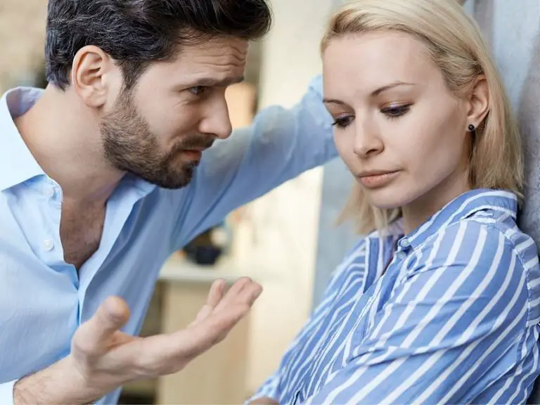 What Is Pocketing? (Signs And Dating Trend Explained) - Luv Fancy